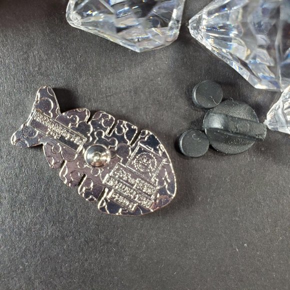 Disney | Jewelry | 425 Disney Parks Siamese Cats Fishbone Pin | Poshmark